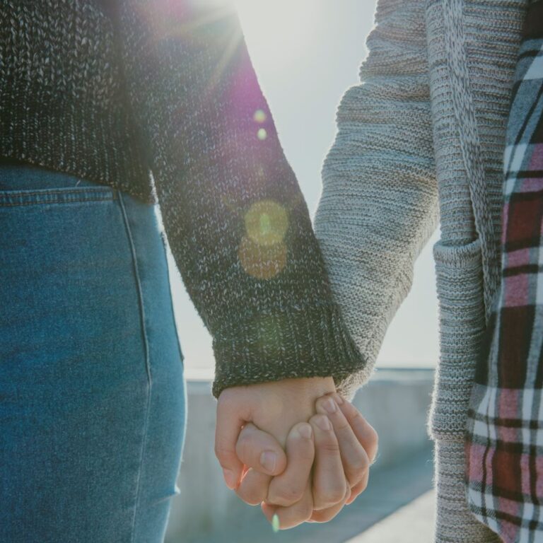 Anel de compromisso: significado, modelos e dicas para escolher!